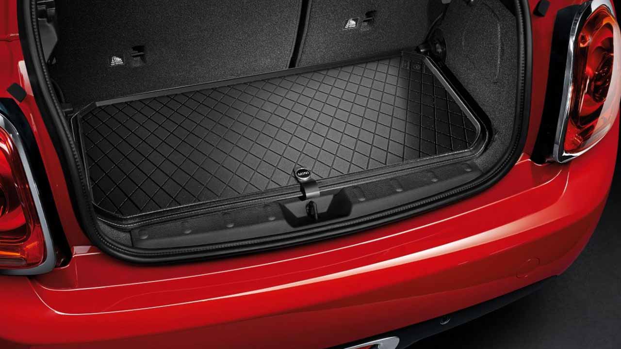 Fitted luggage compartment mat