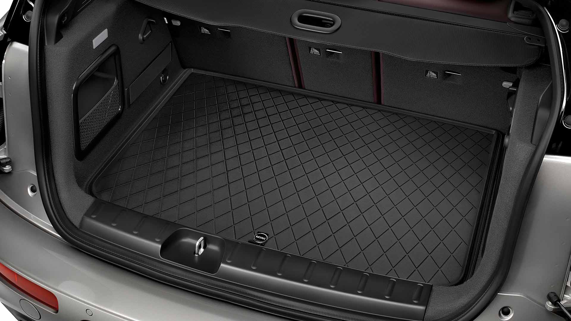 Fitted luggage compartment mat