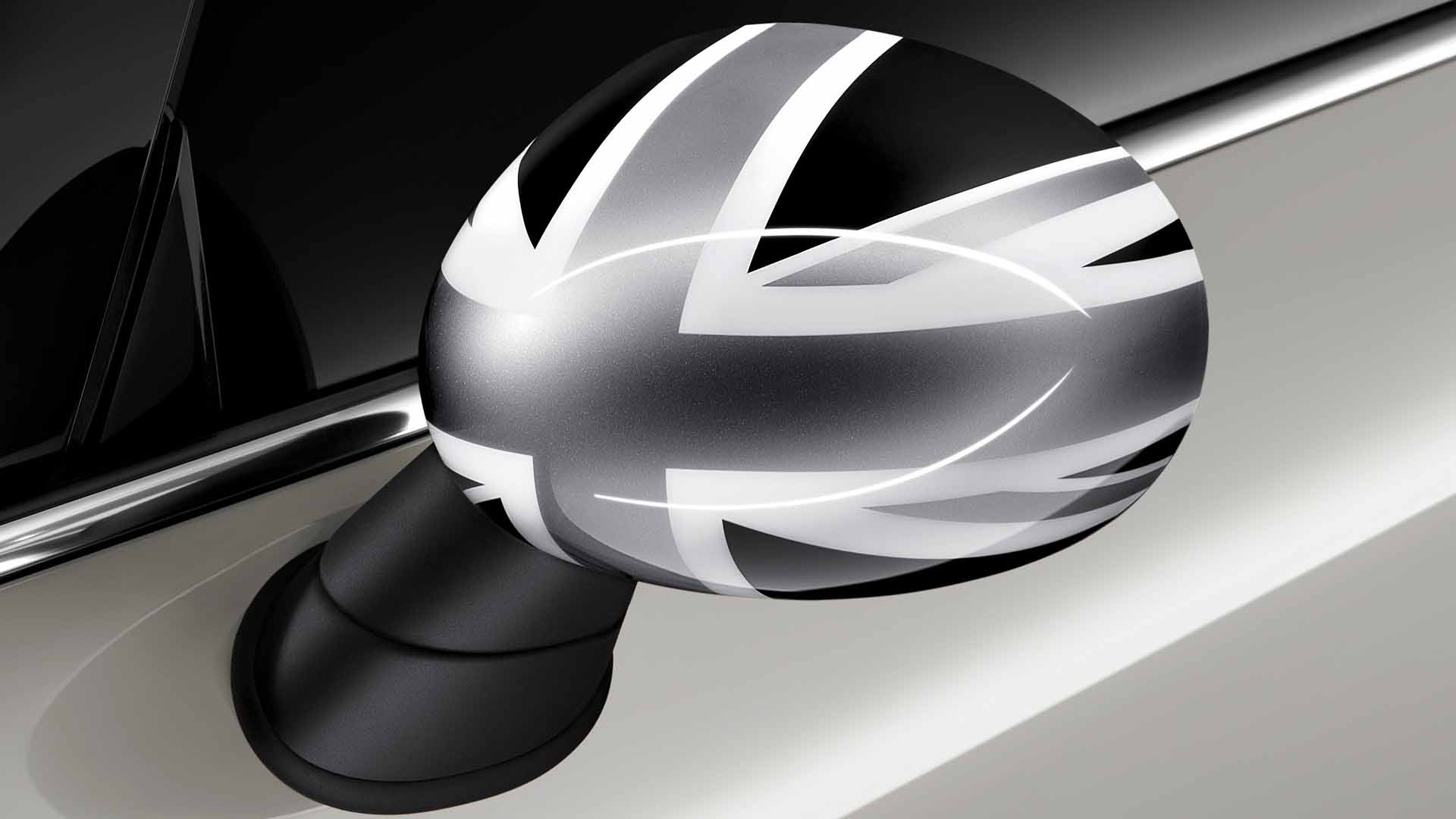 Exterior mirror caps in Black Jack design