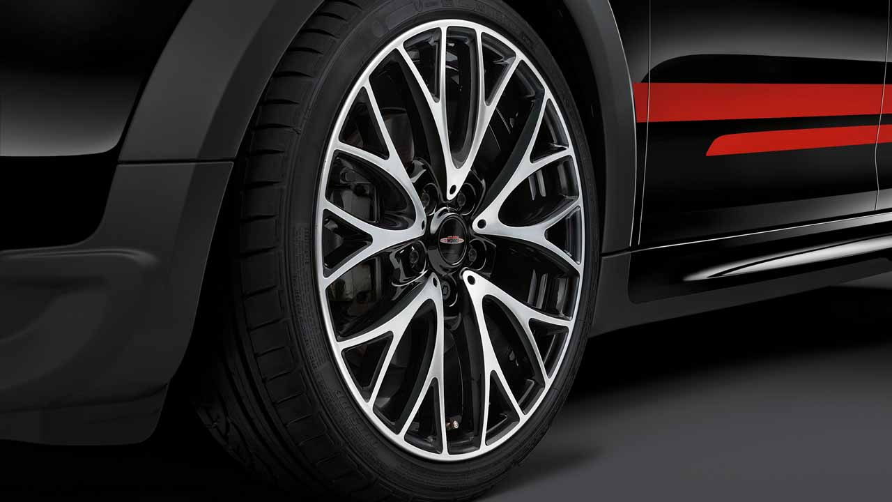 Light alloy wheel Cross Spoke R134 in black, gloss-lathed, complete ...